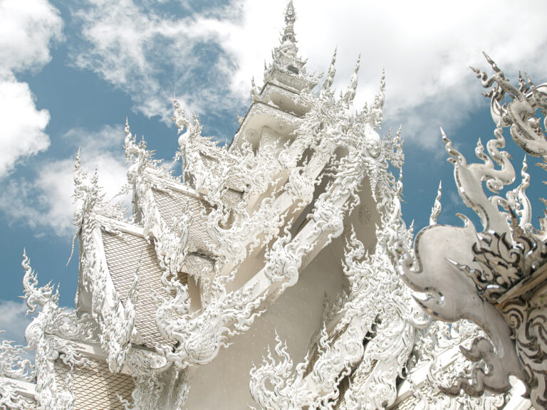 Visiting Chiang Rai's White Temple - Why You Shouldn't Book A Tour